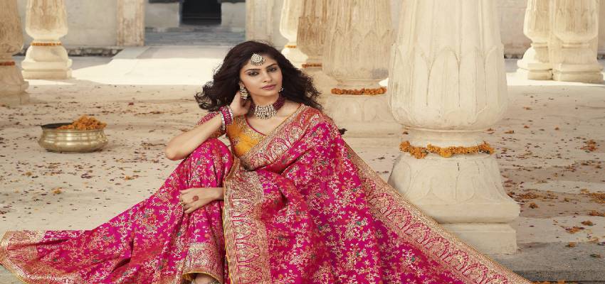 Fashion Tips फेस्टिव सीजन में खुद को ऐसे दिखाएं आकर्षक फॉलो करें ये ट्रेंडी फैशन टिप्स 